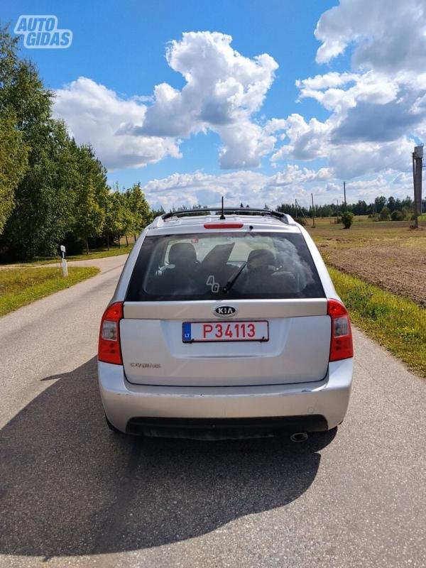 Grey Kia Carens 2007 in Ukmerge, with an engine capacity of 2.00 L and mileage of 220 thousand km for 900 €, photo 4 on AUTOMOTO.COM.LV