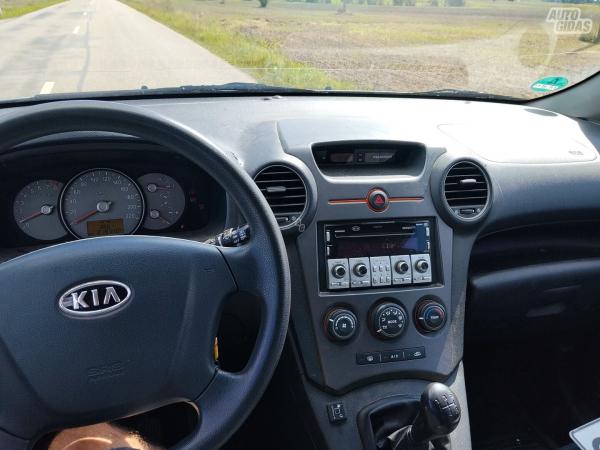 Grey Kia Carens 2007 in Ukmerge, with an engine capacity of 2.00 L and mileage of 220 thousand km for 900 €, photo 6 on AUTOMOTO.COM.LV