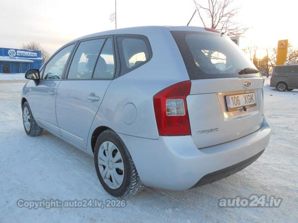 Pelēks Kia Carens 2009 Viljandi, ar dzinēja tilpumu 2.00 L un nobraukumu 191 tūkst. km par 2990 €, foto 4 vietnē AUTOMOTO.COM.LV
