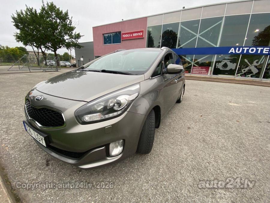 Pelēks Kia Carens 2014 Tallina, ar dzinēja tilpumu 1.70 L un nobraukumu 325 tūkst. km par 6000 €, foto 1 vietnē AUTOMOTO.COM.LV
