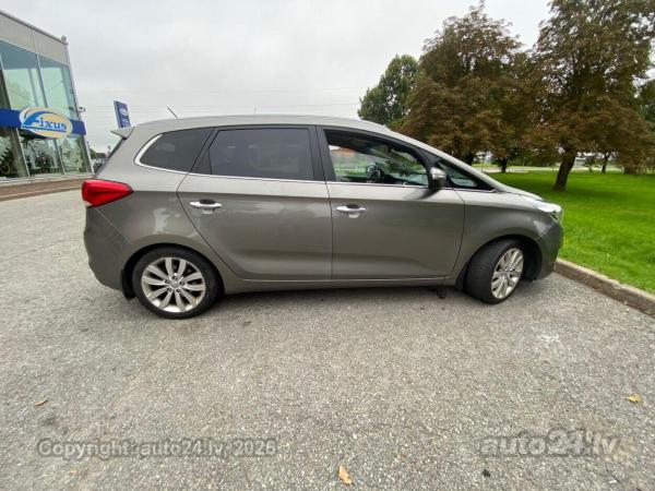 Pelēks Kia Carens 2014 Tallina, ar dzinēja tilpumu 1.70 L un nobraukumu 325 tūkst. km par 6000 €, foto 4 vietnē AUTOMOTO.COM.LV
