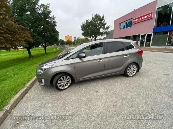 Pelēks Kia Carens 2014 Tallina, ar dzinēja tilpumu 1.70 L un nobraukumu 325 tūkst. km par 6000 €, foto 9 vietnē AUTOMOTO.COM.LV