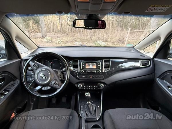 Grey Kia Carens 2014 in Tallinn, with an engine capacity of 1.70 L and mileage of 153 thousand km for 7900 €, photo 6 on AUTOMOTO.COM.LV