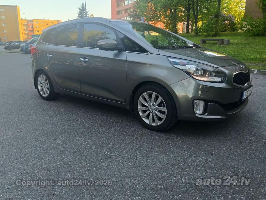 Pelēks Kia Carens 2014 Jehvi, ar dzinēja tilpumu 1.70 L un nobraukumu 328 tūkst. km par 4490 €, foto 5 vietnē AUTOMOTO.COM.LV