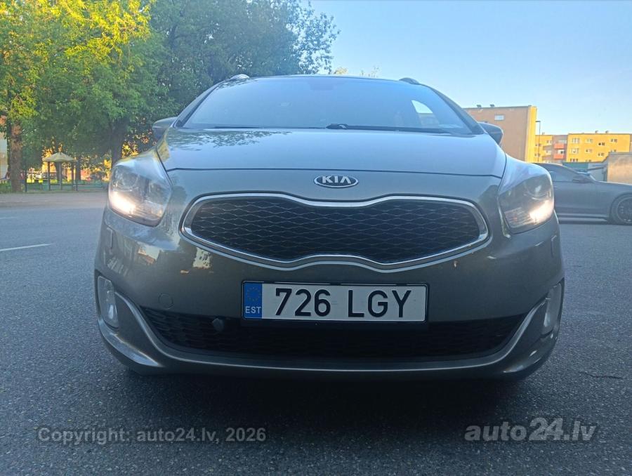 Pelēks Kia Carens 2014 Jehvi, ar dzinēja tilpumu 1.70 L un nobraukumu 328 tūkst. km par 4490 €, foto 8 vietnē AUTOMOTO.COM.LV