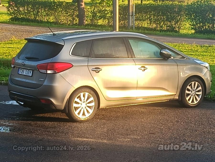 Pelēks Kia Carens 2014 Jehvi, ar dzinēja tilpumu 1.70 L un nobraukumu 328 tūkst. km par 4490 €, foto 12 vietnē AUTOMOTO.COM.LV