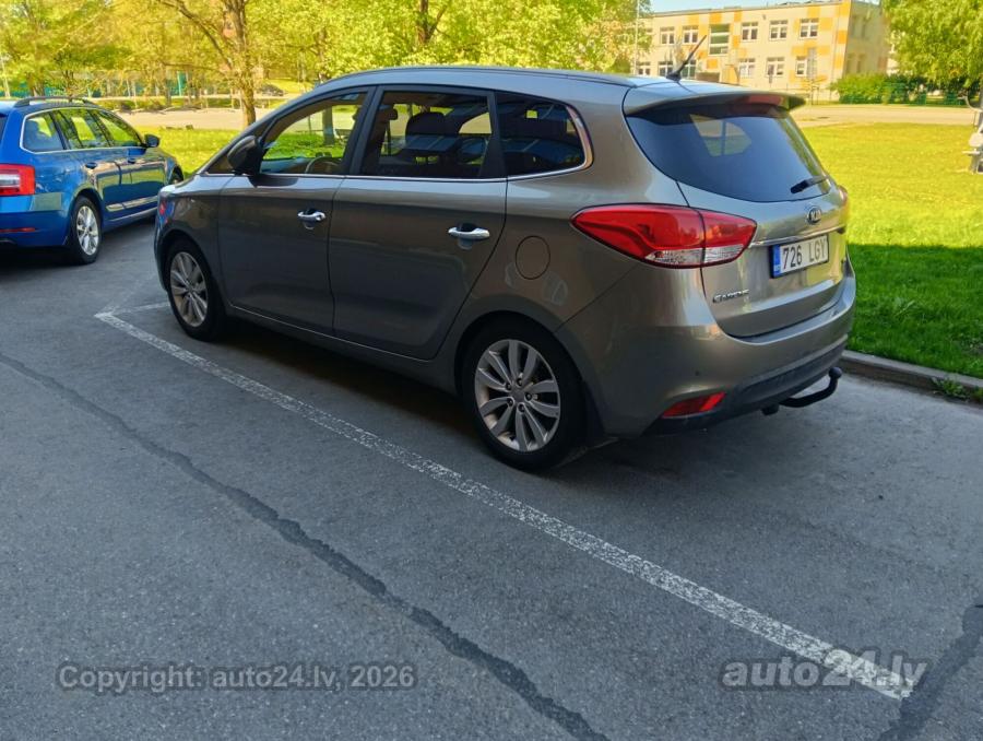 Pelēks Kia Carens 2014 Jehvi, ar dzinēja tilpumu 1.70 L un nobraukumu 328 tūkst. km par 4490 €, foto 13 vietnē AUTOMOTO.COM.LV
