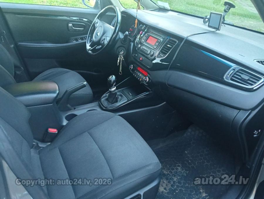 Pelēks Kia Carens 2014 Jehvi, ar dzinēja tilpumu 1.70 L un nobraukumu 328 tūkst. km par 4490 €, foto 15 vietnē AUTOMOTO.COM.LV