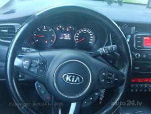 Pelēks Kia Carens 2014 Jehvi, ar dzinēja tilpumu 1.70 L un nobraukumu 328 tūkst. km par 4490 €, foto 16 vietnē AUTOMOTO.COM.LV