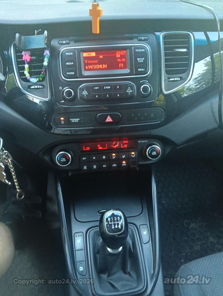 Pelēks Kia Carens 2014 Jehvi, ar dzinēja tilpumu 1.70 L un nobraukumu 328 tūkst. km par 4490 €, foto 17 vietnē AUTOMOTO.COM.LV