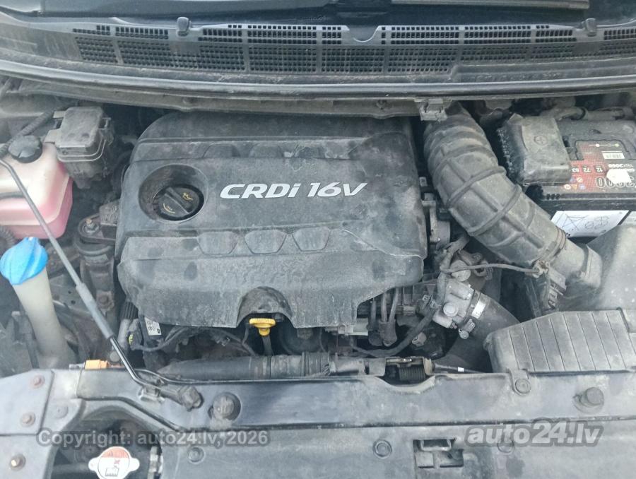 Pelēks Kia Carens 2014 Jehvi, ar dzinēja tilpumu 1.70 L un nobraukumu 328 tūkst. km par 4490 €, foto 18 vietnē AUTOMOTO.COM.LV
