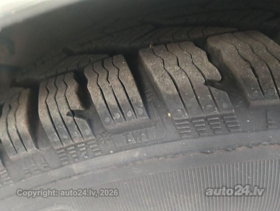 Pelēks Kia Carens 2014 Jehvi, ar dzinēja tilpumu 1.70 L un nobraukumu 328 tūkst. km par 4490 €, foto 19 vietnē AUTOMOTO.COM.LV