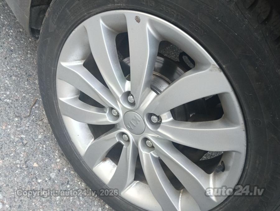 Pelēks Kia Carens 2014 Jehvi, ar dzinēja tilpumu 1.70 L un nobraukumu 328 tūkst. km par 4490 €, foto 20 vietnē AUTOMOTO.COM.LV