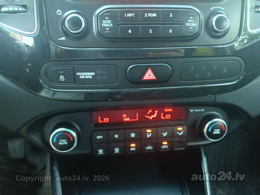 Pelēks Kia Carens 2014 Jehvi, ar dzinēja tilpumu 1.70 L un nobraukumu 328 tūkst. km par 4490 €, foto 23 vietnē AUTOMOTO.COM.LV