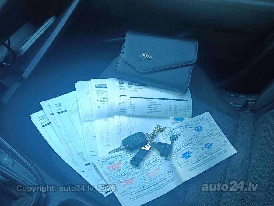 Pelēks Kia Carens 2014 Jehvi, ar dzinēja tilpumu 1.70 L un nobraukumu 328 tūkst. km par 4490 €, foto 30 vietnē AUTOMOTO.COM.LV