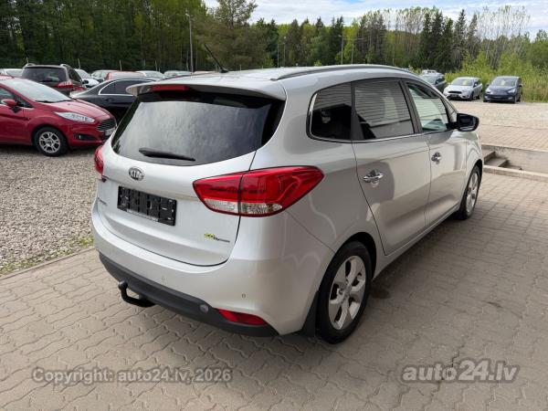 Pelēks Kia Carens 2014 Veru, ar dzinēja tilpumu 1.70 L un nobraukumu 258 tūkst. km par 4390 €, foto 4 vietnē AUTOMOTO.COM.LV