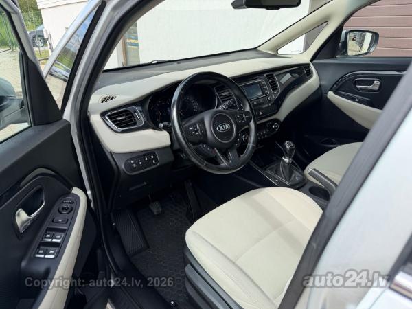 Pelēks Kia Carens 2014 Veru, ar dzinēja tilpumu 1.70 L un nobraukumu 258 tūkst. km par 4390 €, foto 5 vietnē AUTOMOTO.COM.LV