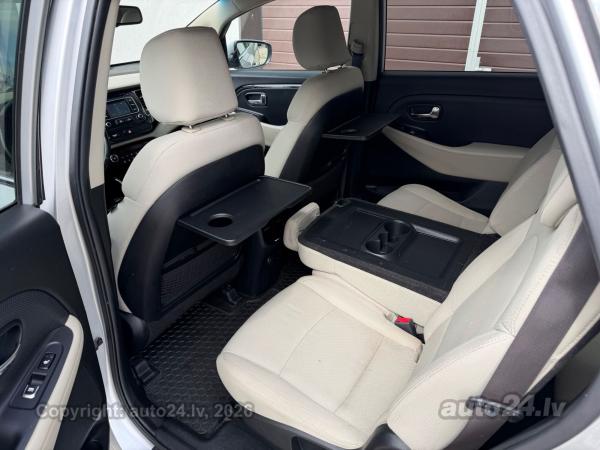Pelēks Kia Carens 2014 Veru, ar dzinēja tilpumu 1.70 L un nobraukumu 258 tūkst. km par 4390 €, foto 10 vietnē AUTOMOTO.COM.LV