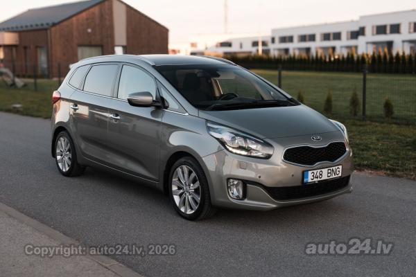 Grey Kia Carens 2015 in Tartu, with an engine capacity of 2.00 L and mileage of 117 thousand km for 8999 €, photo 1 on AUTOMOTO.COM.LV