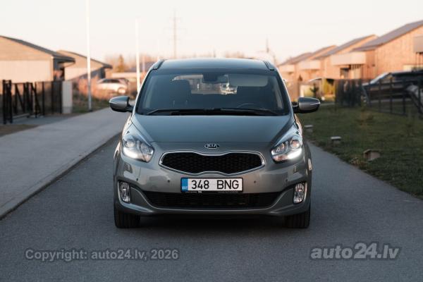 Grey Kia Carens 2015 in Tartu, with an engine capacity of 2.00 L and mileage of 117 thousand km for 8999 €, photo 2 on AUTOMOTO.COM.LV