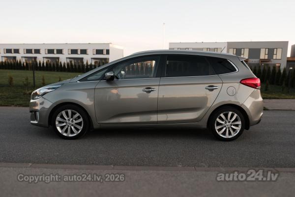 Grey Kia Carens 2015 in Tartu, with an engine capacity of 2.00 L and mileage of 117 thousand km for 8999 €, photo 5 on AUTOMOTO.COM.LV
