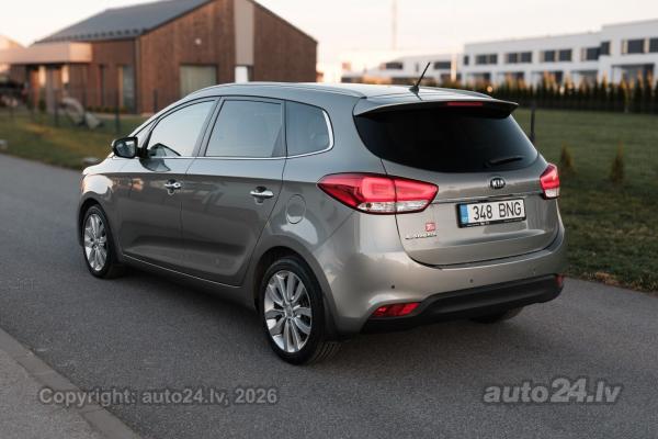 Grey Kia Carens 2015 in Tartu, with an engine capacity of 2.00 L and mileage of 117 thousand km for 8999 €, photo 6 on AUTOMOTO.COM.LV