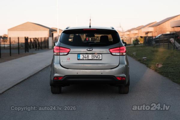 Grey Kia Carens 2015 in Tartu, with an engine capacity of 2.00 L and mileage of 117 thousand km for 8999 €, photo 7 on AUTOMOTO.COM.LV