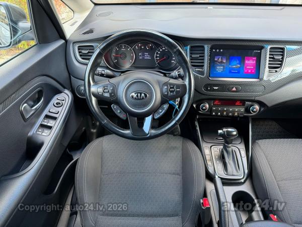 Pelēks Kia Carens 2016 Tallina, ar dzinēja tilpumu 1.70 L un nobraukumu 130 tūkst. km par 10990 €, foto 4 vietnē AUTOMOTO.COM.LV