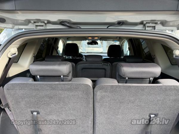 Pelēks Kia Carens 2016 Tallina, ar dzinēja tilpumu 1.70 L un nobraukumu 130 tūkst. km par 10990 €, foto 7 vietnē AUTOMOTO.COM.LV