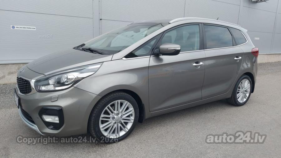 Grey Kia Carens 2017 in Tallinn, with an engine capacity of 1.70 L and mileage of 141 thousand km for 13200 €, photo 1 on AUTOMOTO.COM.LV