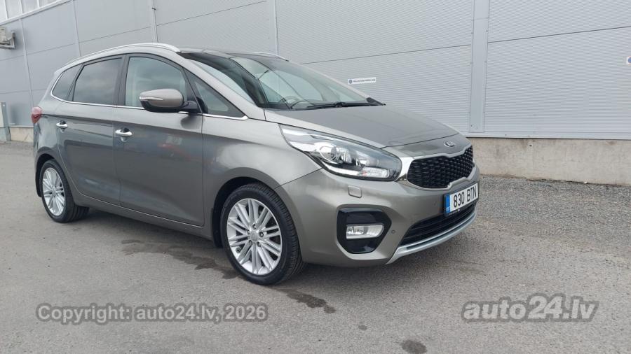 Grey Kia Carens 2017 in Tallinn, with an engine capacity of 1.70 L and mileage of 141 thousand km for 13200 €, photo 3 on AUTOMOTO.COM.LV