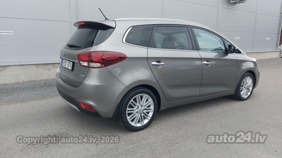 Grey Kia Carens 2017 in Tallinn, with an engine capacity of 1.70 L and mileage of 141 thousand km for 13200 €, photo 4 on AUTOMOTO.COM.LV