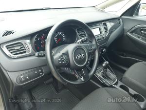Grey Kia Carens 2017 in Tallinn, with an engine capacity of 1.70 L and mileage of 141 thousand km for 13200 €, photo 5 on AUTOMOTO.COM.LV