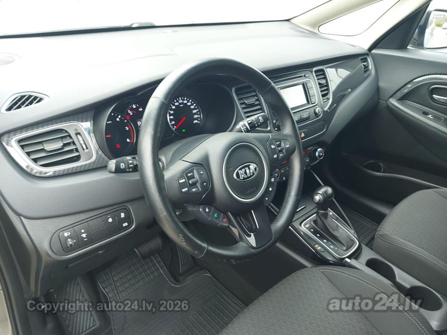 Grey Kia Carens 2017 in Tallinn, with an engine capacity of 1.70 L and mileage of 141 thousand km for 13200 €, photo 5 on AUTOMOTO.COM.LV