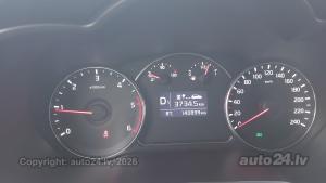 Grey Kia Carens 2017 in Tallinn, with an engine capacity of 1.70 L and mileage of 141 thousand km for 13200 €, photo 6 on AUTOMOTO.COM.LV