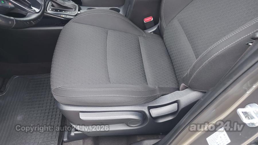 Grey Kia Carens 2017 in Tallinn, with an engine capacity of 1.70 L and mileage of 141 thousand km for 13200 €, photo 7 on AUTOMOTO.COM.LV