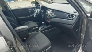 Grey Kia Carens 2017 in Tallinn, with an engine capacity of 1.70 L and mileage of 141 thousand km for 13200 €, photo 8 on AUTOMOTO.COM.LV