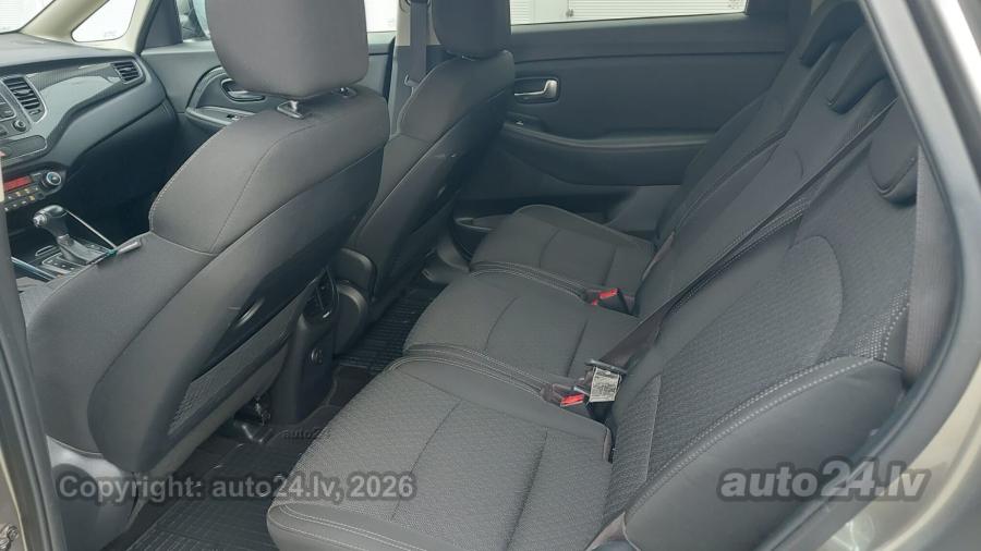 Grey Kia Carens 2017 in Tallinn, with an engine capacity of 1.70 L and mileage of 141 thousand km for 13200 €, photo 9 on AUTOMOTO.COM.LV