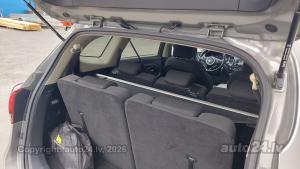Grey Kia Carens 2017 in Tallinn, with an engine capacity of 1.70 L and mileage of 141 thousand km for 13200 €, photo 10 on AUTOMOTO.COM.LV
