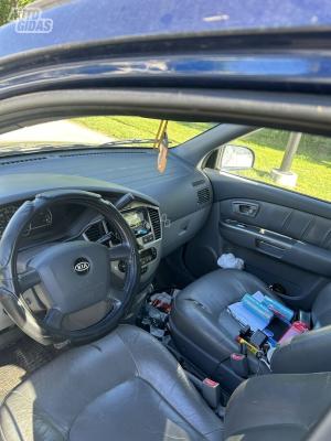 Kia Carens 2003 in Vilnius, with an engine capacity of 2.00 L and mileage of 207 thousand km for 500 €, photo 6 on AUTOMOTO.COM.LV