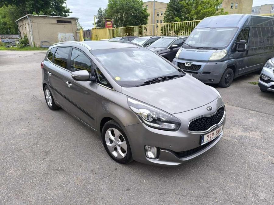 Kia Carens 2014 in Siauliai, with an engine capacity of 1.69 L and mileage of 258 thousand km for 4950 €, photo 1 on AUTOMOTO.COM.LV