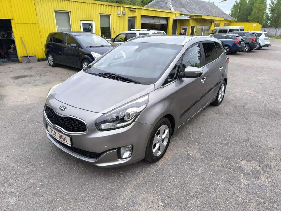 Kia Carens 2014 in Siauliai, with an engine capacity of 1.69 L and mileage of 258 thousand km for 4950 €, photo 3 on AUTOMOTO.COM.LV