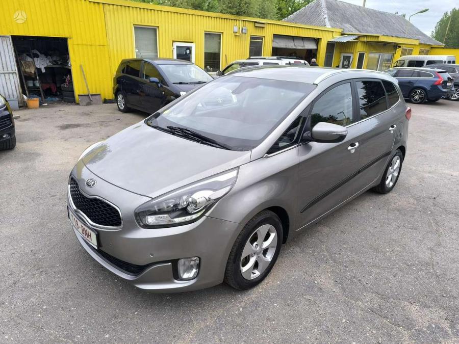 Kia Carens 2014 in Siauliai, with an engine capacity of 1.69 L and mileage of 258 thousand km for 4950 €, photo 5 on AUTOMOTO.COM.LV