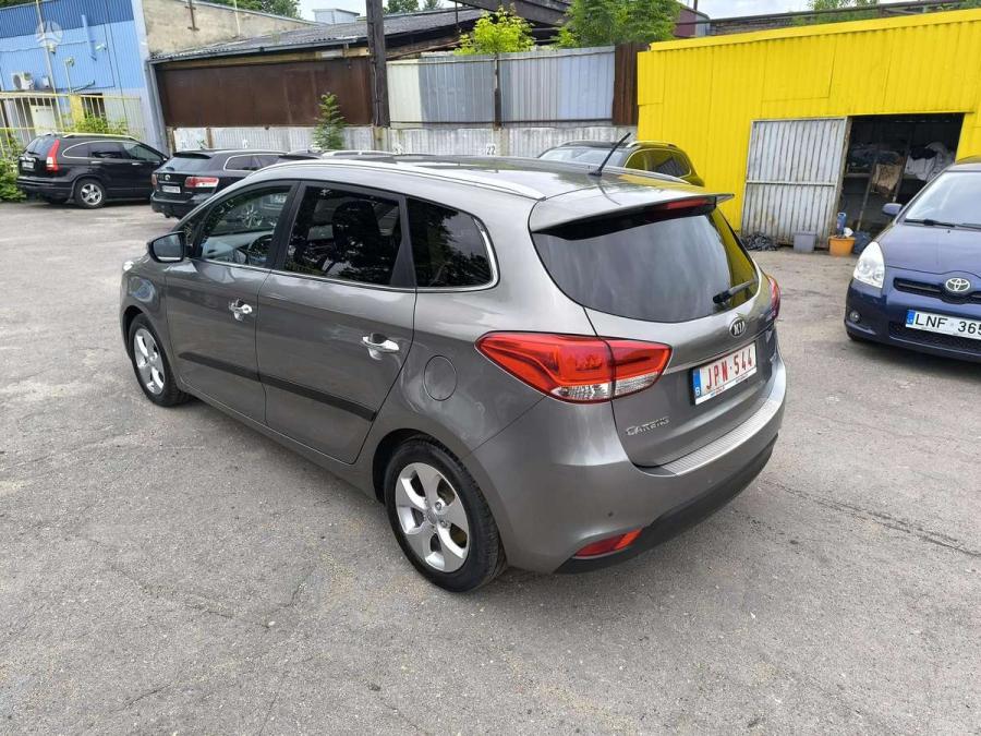 Kia Carens 2014 in Siauliai, with an engine capacity of 1.69 L and mileage of 258 thousand km for 4950 €, photo 6 on AUTOMOTO.COM.LV