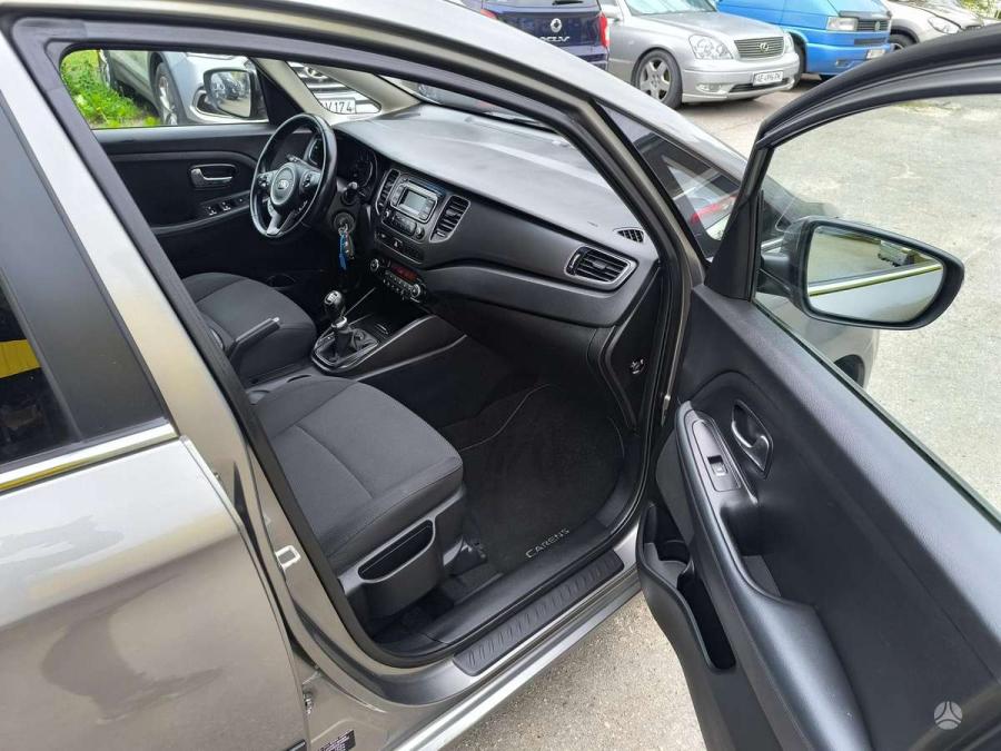 Kia Carens 2014 in Siauliai, with an engine capacity of 1.69 L and mileage of 258 thousand km for 4950 €, photo 11 on AUTOMOTO.COM.LV
