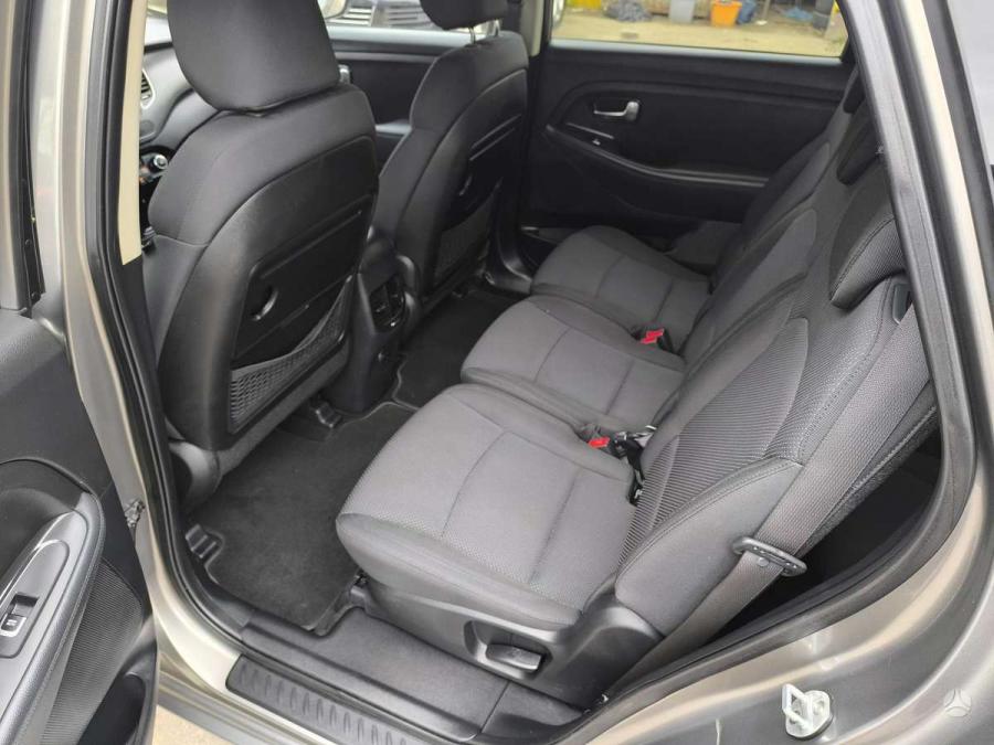 Kia Carens 2014 in Siauliai, with an engine capacity of 1.69 L and mileage of 258 thousand km for 4950 €, photo 16 on AUTOMOTO.COM.LV