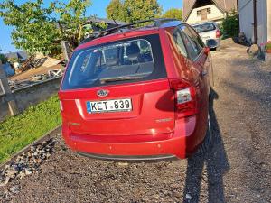 Red Kia Carens 2009 in Kaunas, with an engine capacity of 2.00 L and mileage of 345 thousand km for 2950 €, photo 6 on AUTOMOTO.COM.LV