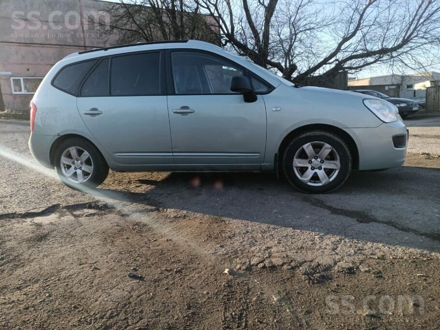 Киа Каренс 2007 в Тукумс, объемом двигателя 2.00 л и пробегом 275 тыс. км за 1240 €, фото 4 на AUTOMOTO.COM.LV