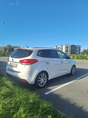 Balts Kia Carens 2014 Tallina, ar dzinēja tilpumu 1.70 L un nobraukumu 199 tūkst. km par 6390 €, foto 4 vietnē AUTOMOTO.COM.LV