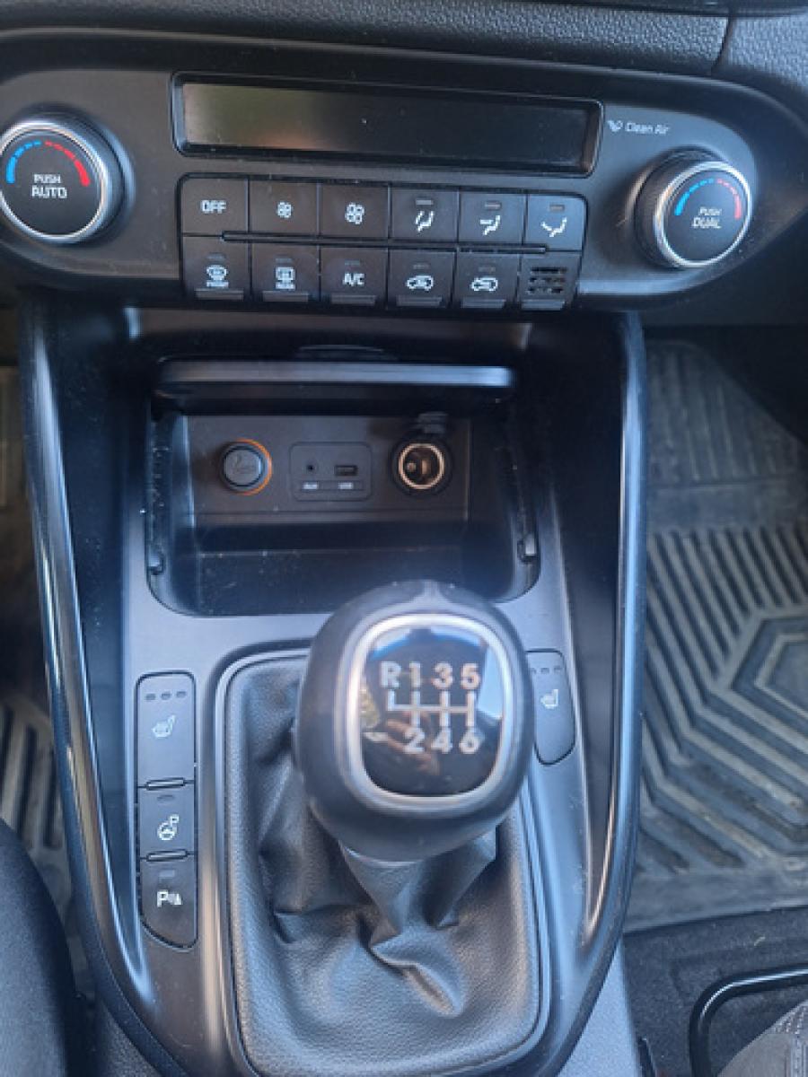 Balts Kia Carens 2014 Tallina, ar dzinēja tilpumu 1.70 L un nobraukumu 199 tūkst. km par 6390 €, foto 14 vietnē AUTOMOTO.COM.LV